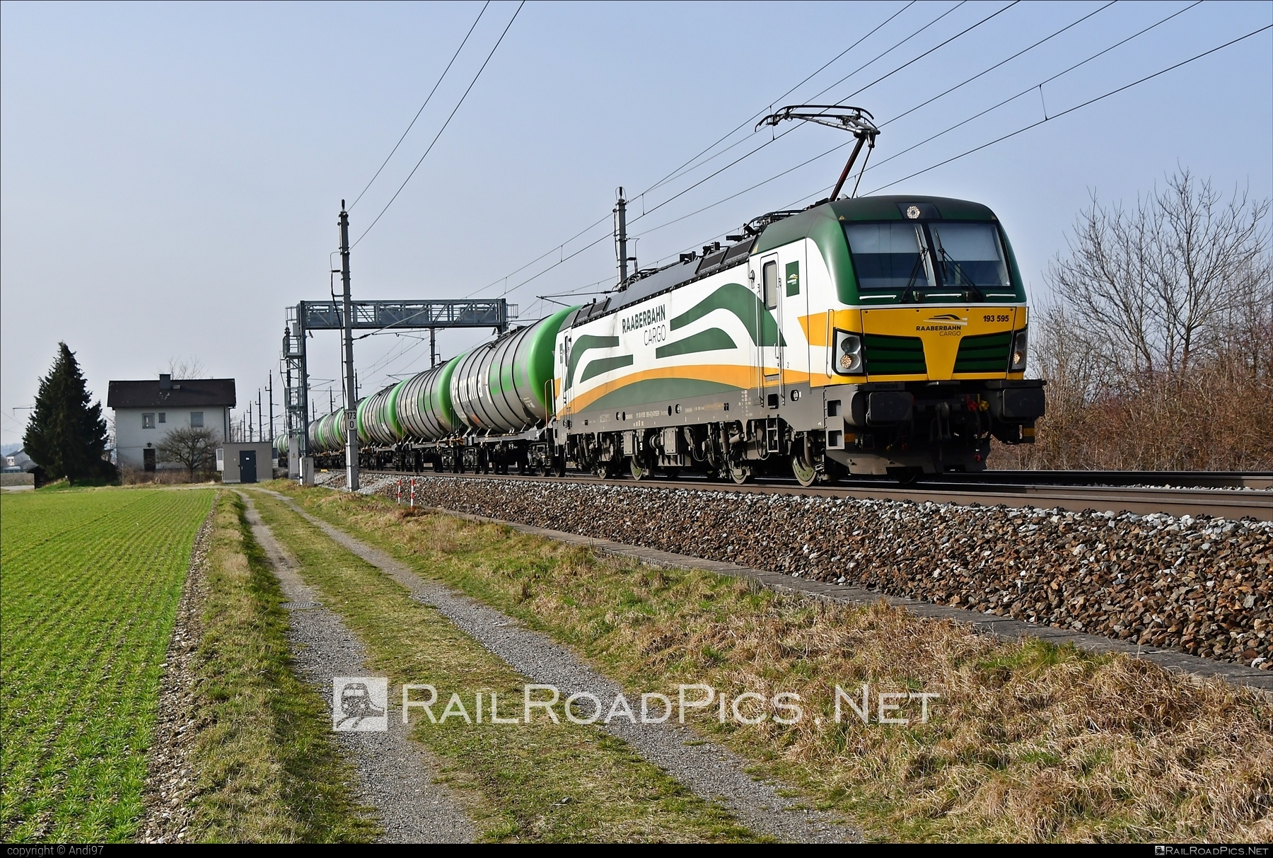 Siemens Vectron MS - 193 595 operated by GYSEV Cargo Zrt taken by ...