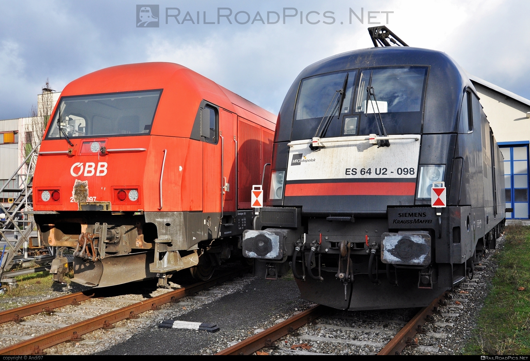 182 598-3 - Siemens ES 64 U2 operated by European Railway Company ...