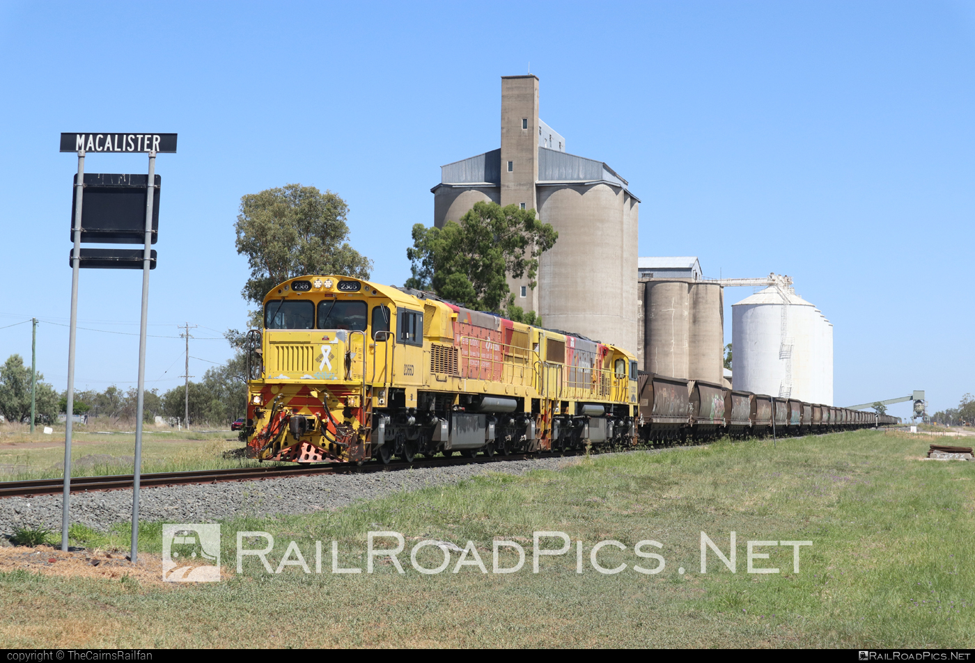 10842_EMD-GT22CU_2366D.jpg