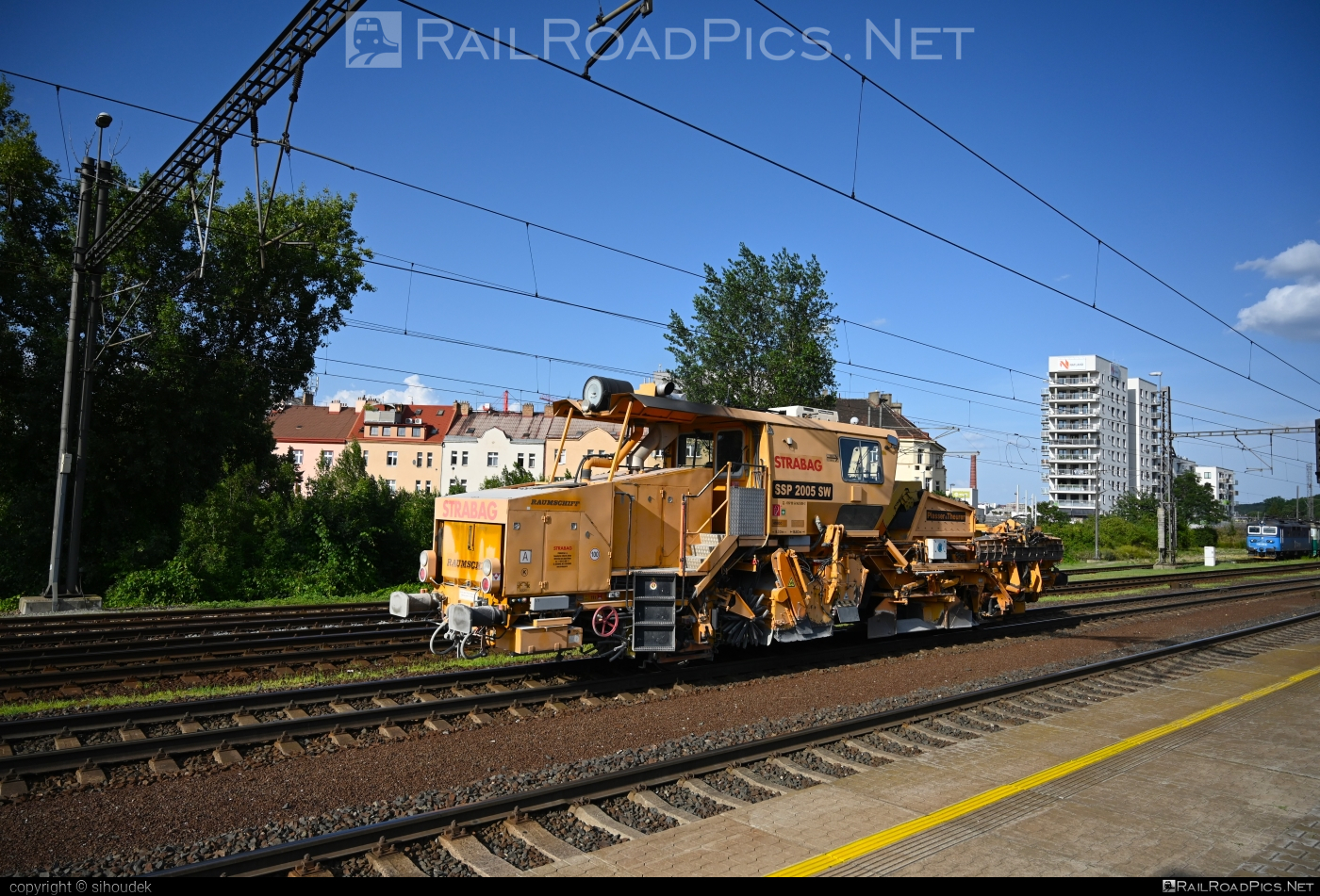 9425 006 - Plasser & Theurer SSP 2005 SW operated by STRABAG Rail a.s ...