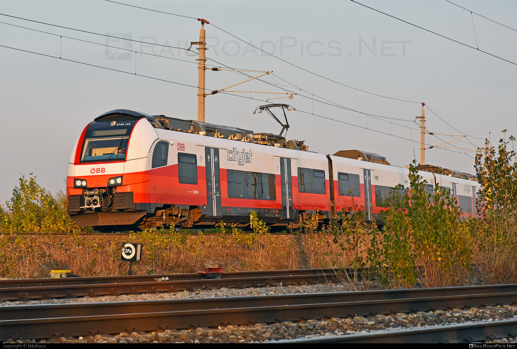 4746 123 - Siemens Desiro ML operated by Österreichische Bundesbahnen ...