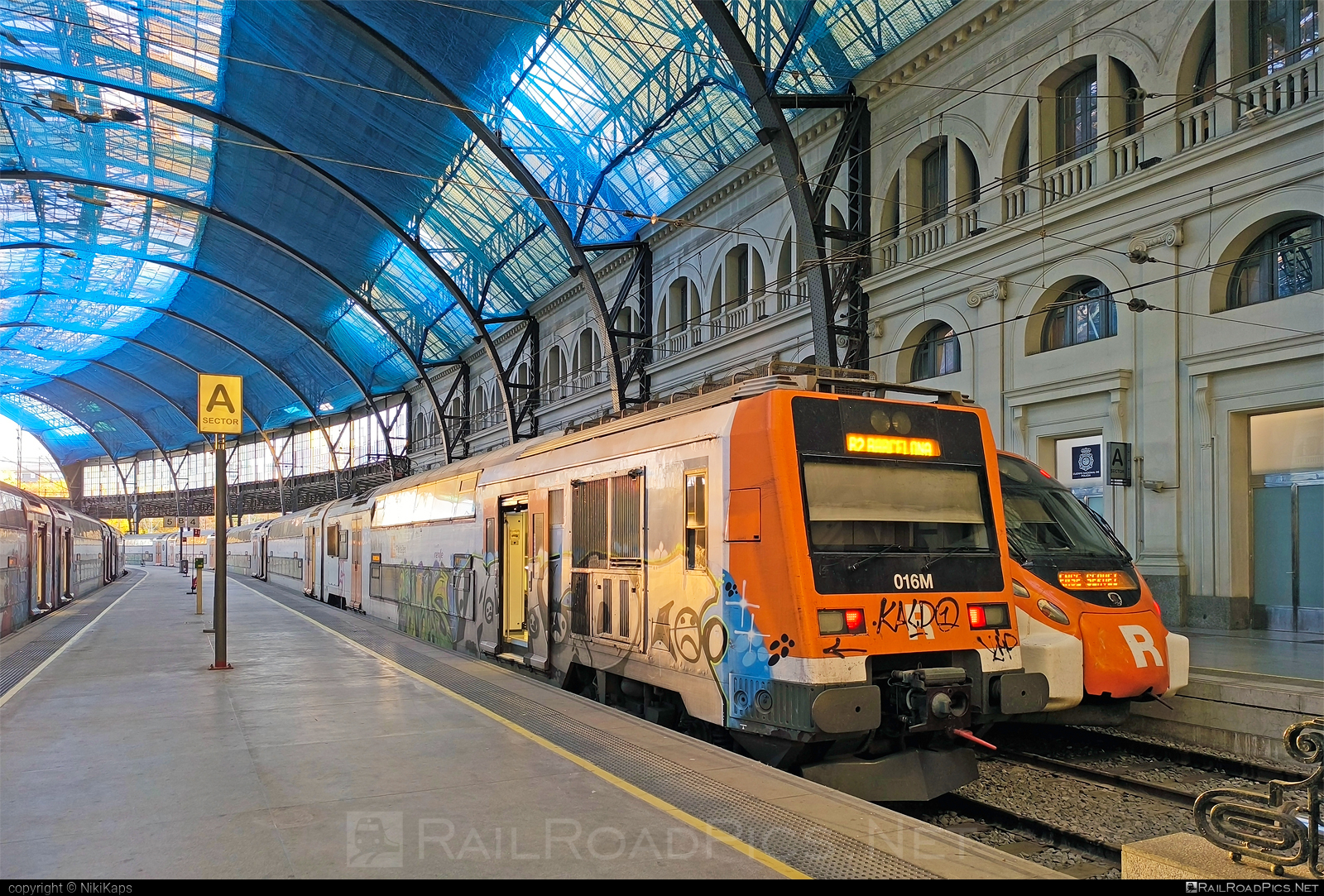 016M - Renfe Class 450 operated by Renfe - #graffiti, #renfe, # ...