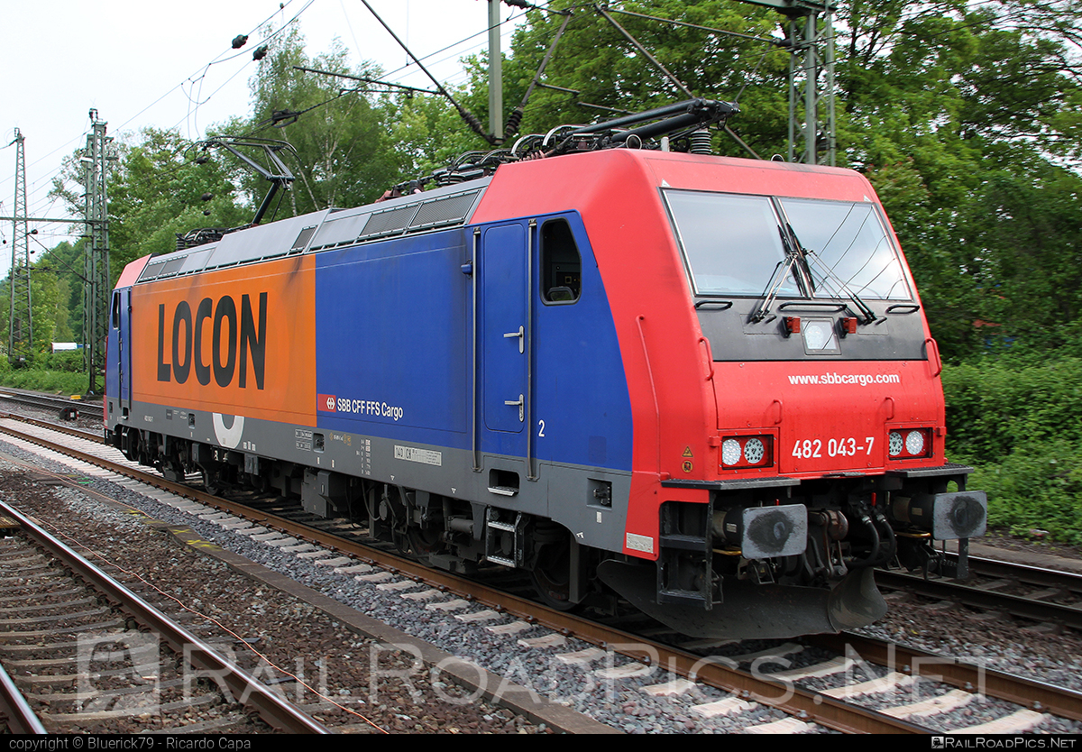 482 043-7 - Bombardier TRAXX F140 AC2 operated by LOCON Logistik ...
