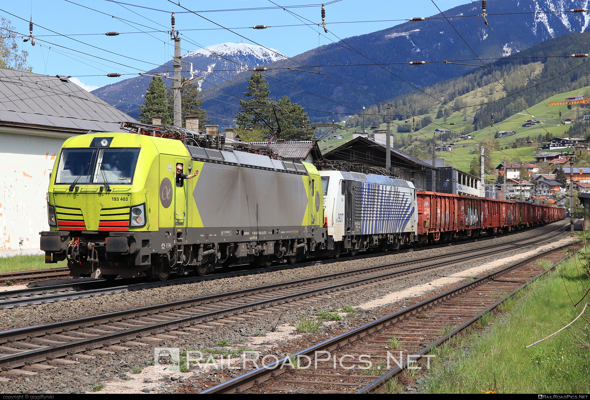 193 403 - Siemens Vectron MS operated by Lokomotion Gesellschaft für ...