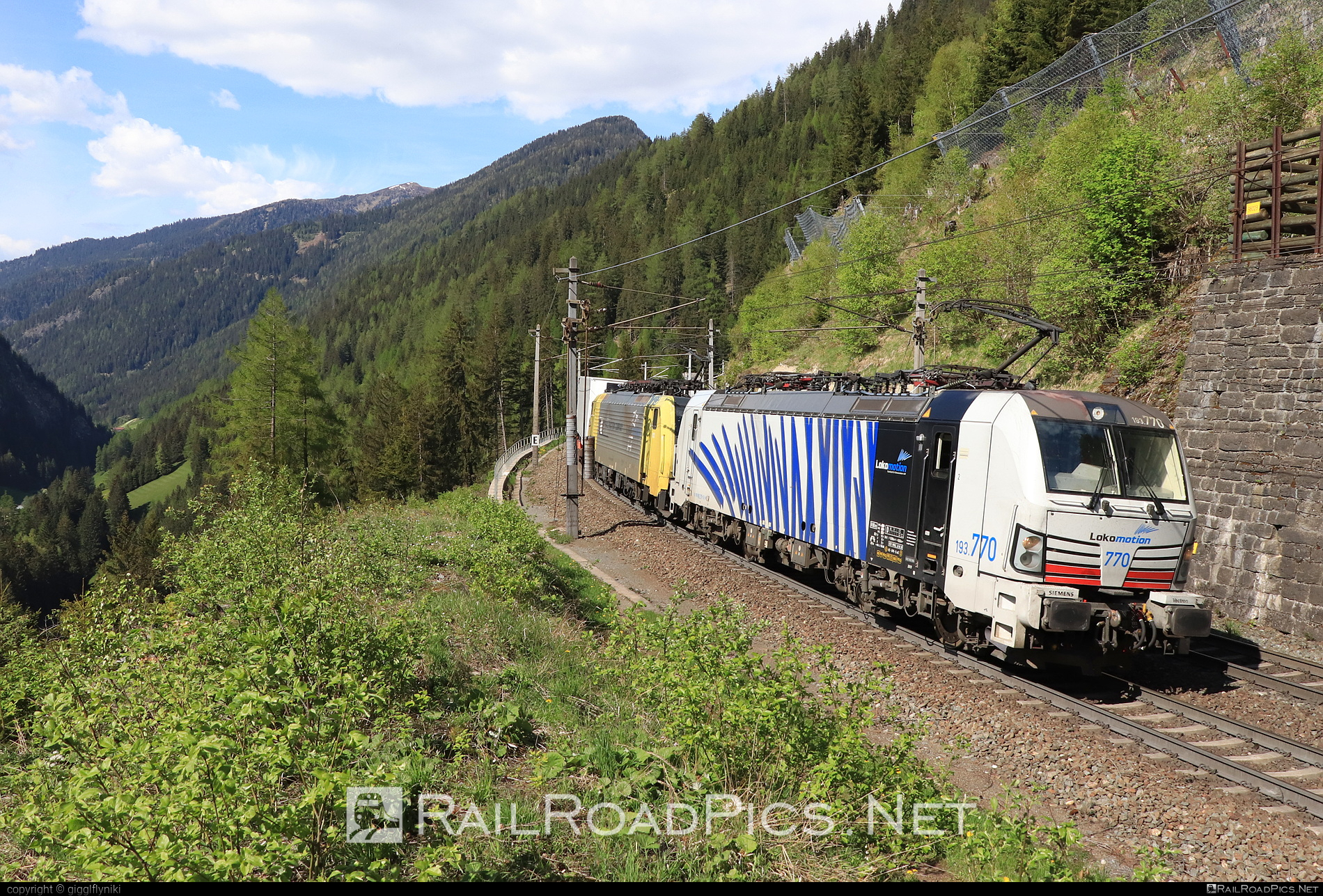 193 770 - Siemens Vectron MS operated by Lokomotion Gesellschaft für ...