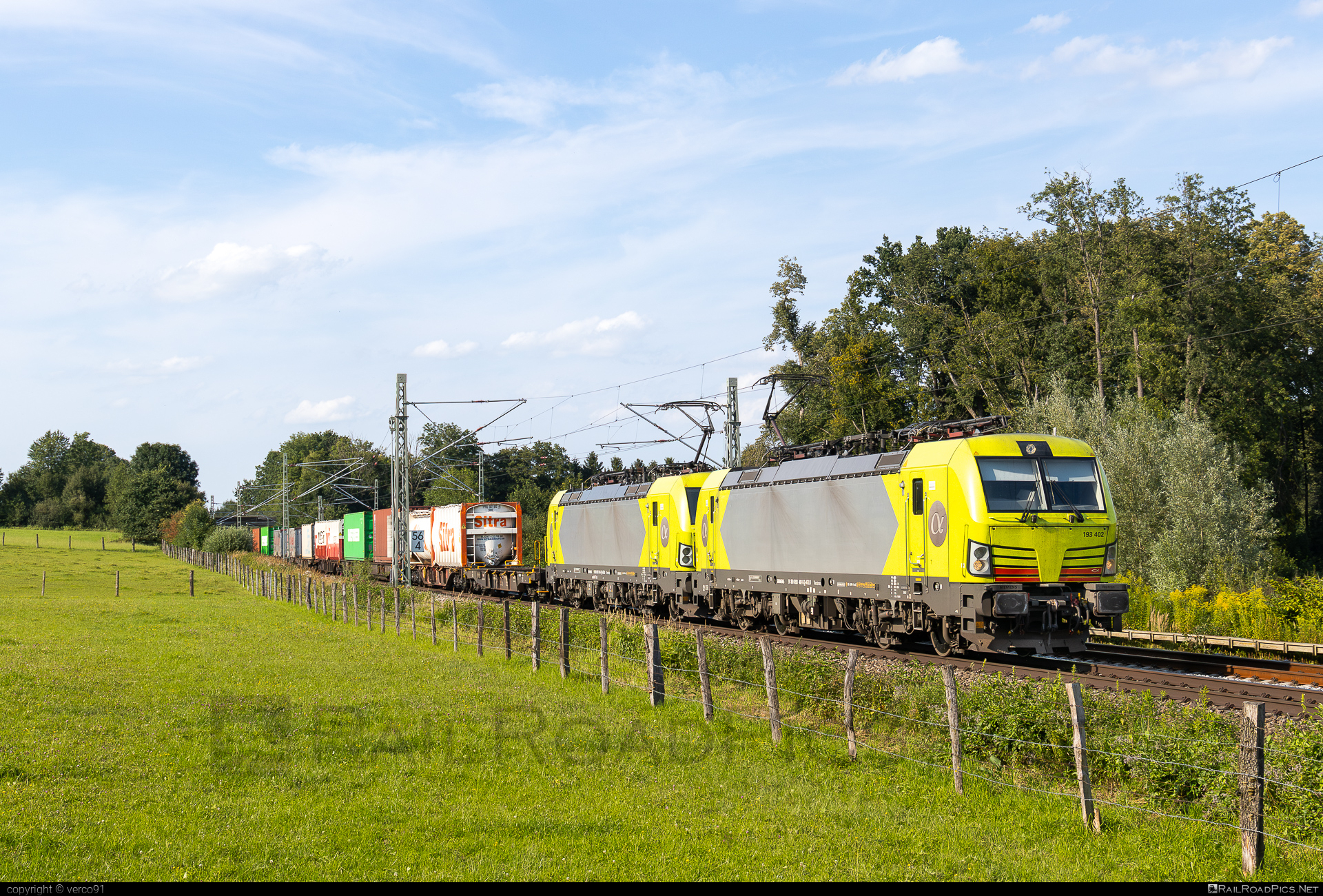 193 402 - Siemens Vectron MS operated by Lokomotion Gesellschaft für ...