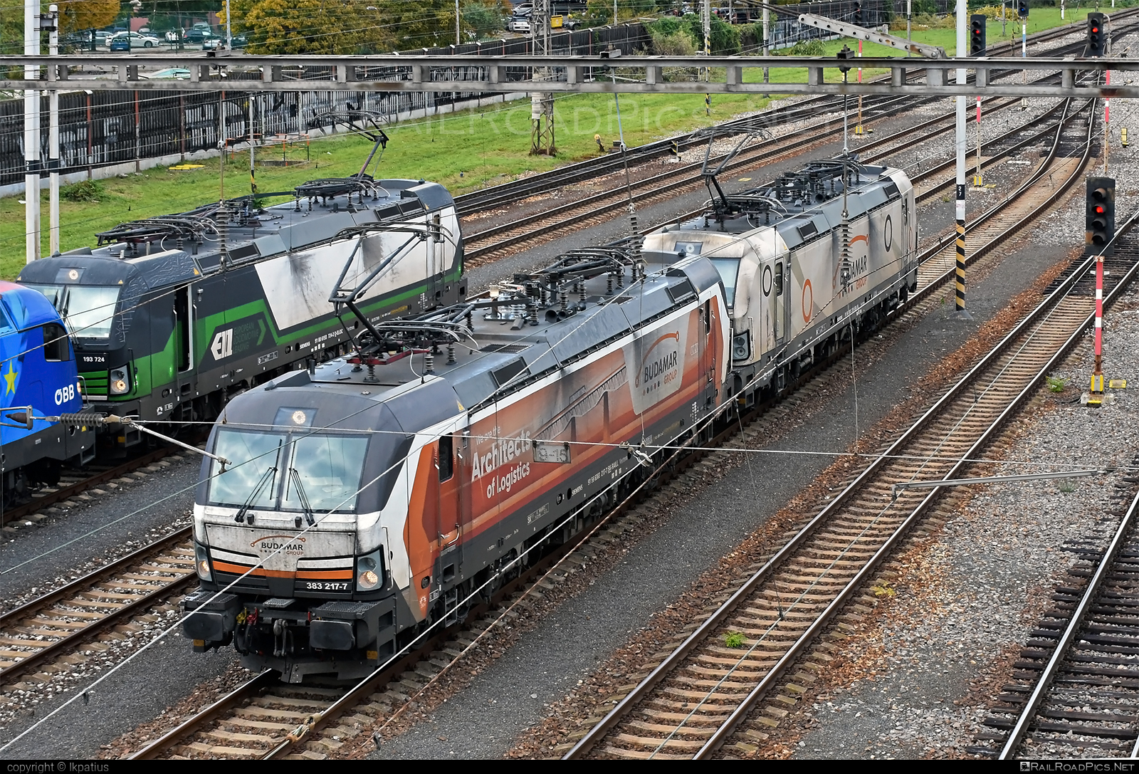 383 217-7 - Siemens Vectron MS operated by LOKORAIL, a.s. - # ...