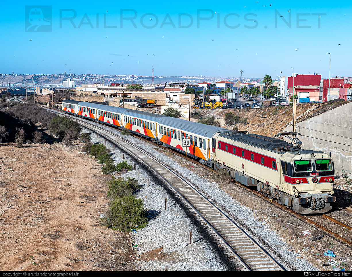 E-1251 - ONCF Class E 1250 operated by Org.Nat. Des C.deF Maroquins - # ...