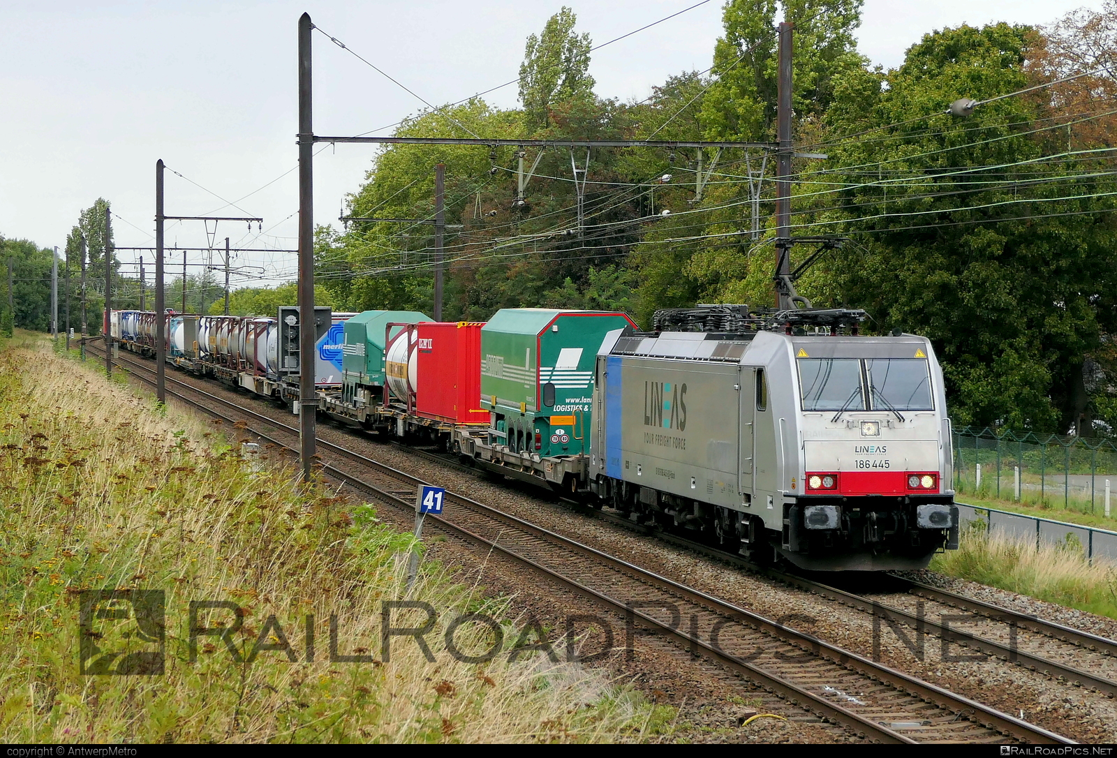 186 445 - Bombardier TRAXX F140 MS operated by Lineas SA/NV - # ...