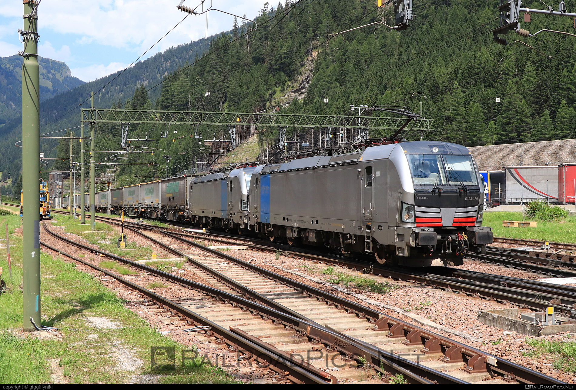 6193 120 - Siemens Vectron MS operated by Lokomotion Gesellschaft für ...