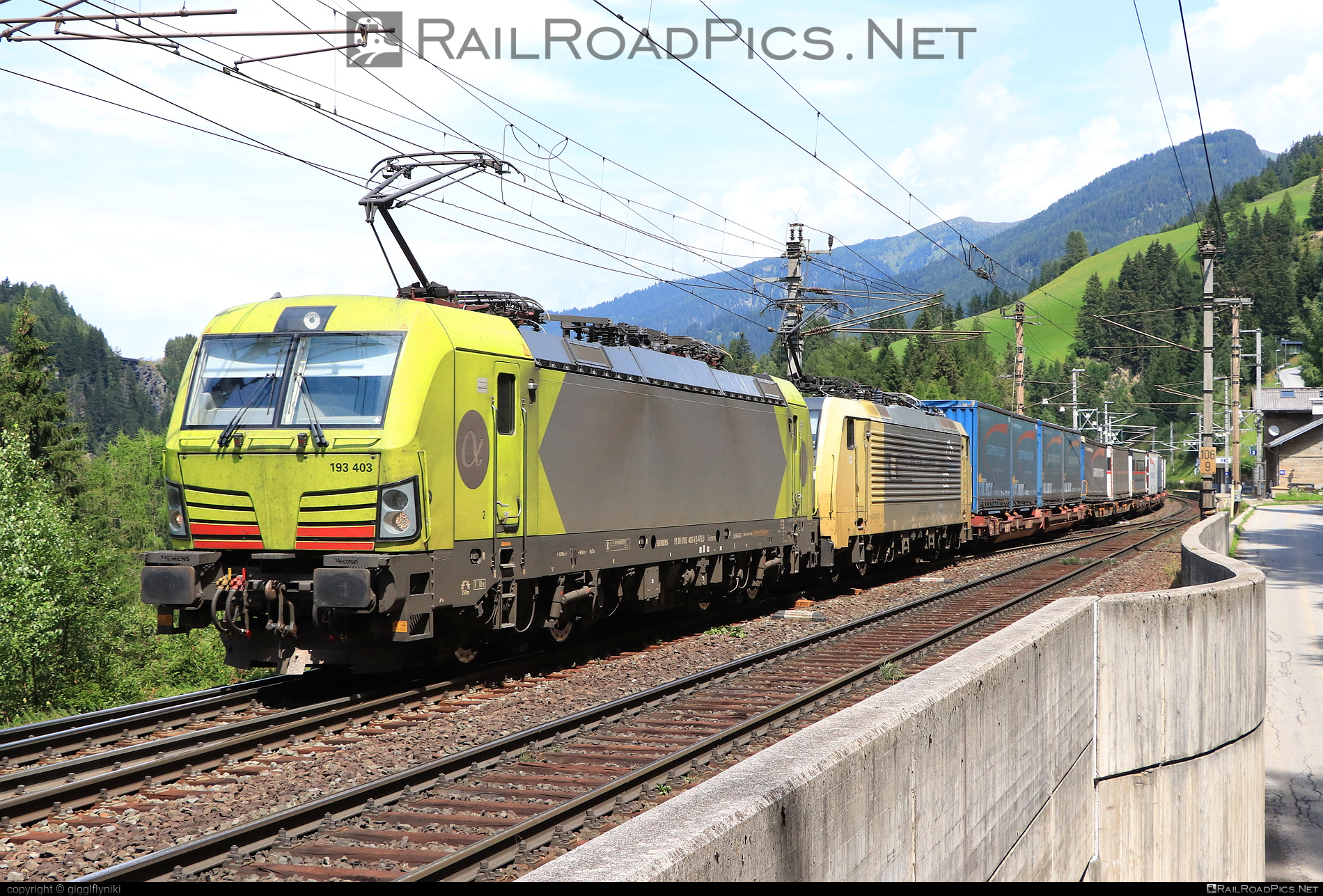 193 403 - Siemens Vectron MS operated by Lokomotion Gesellschaft für ...