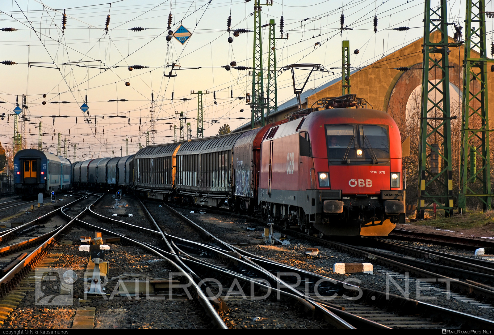 Siemens ES 64 U2 - 1116 070 operated by Rail Cargo Hungaria ZRt. taken ...