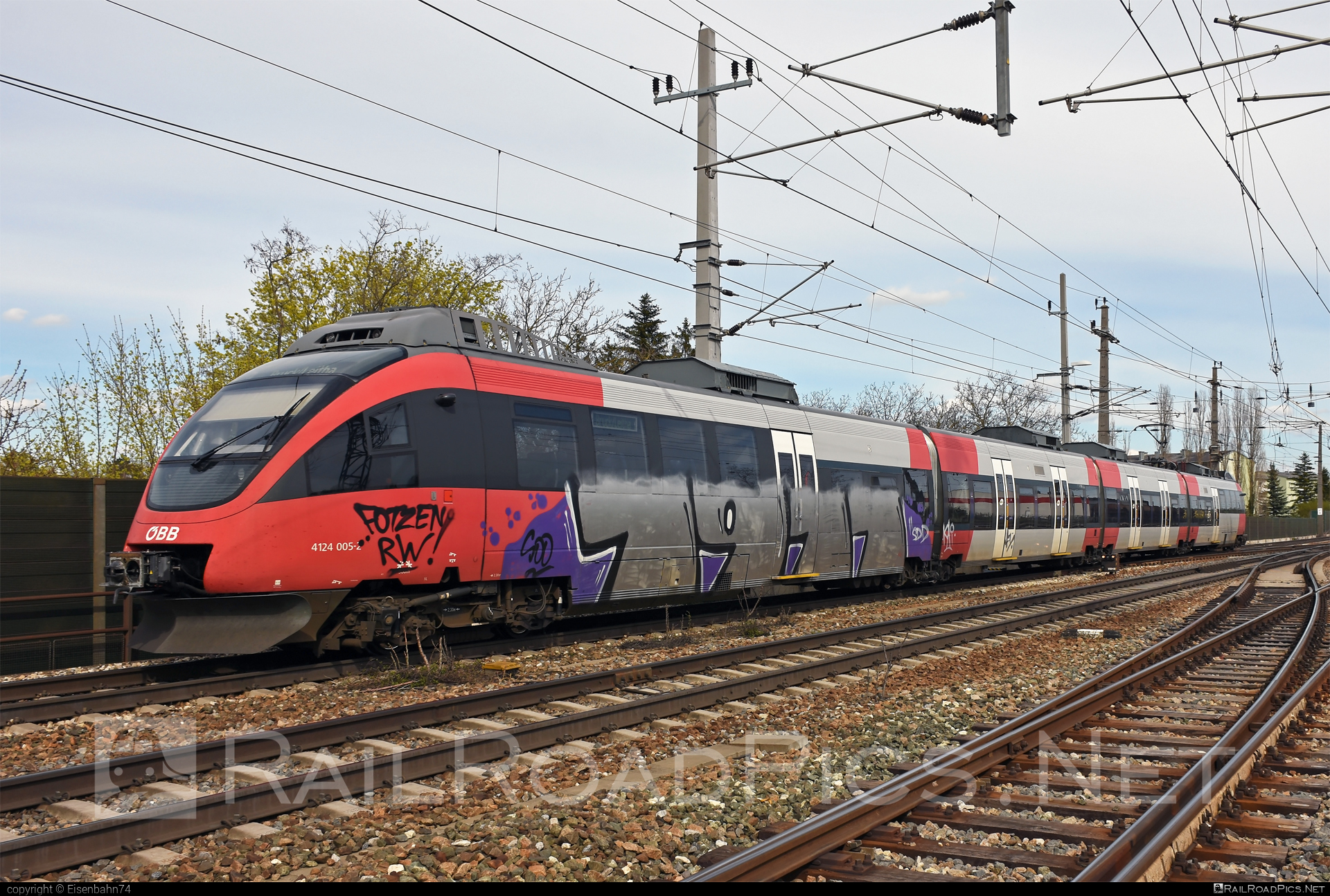Bombardier Talent - 4124 005-2 operated by Österreichische Bundesbahnen ...