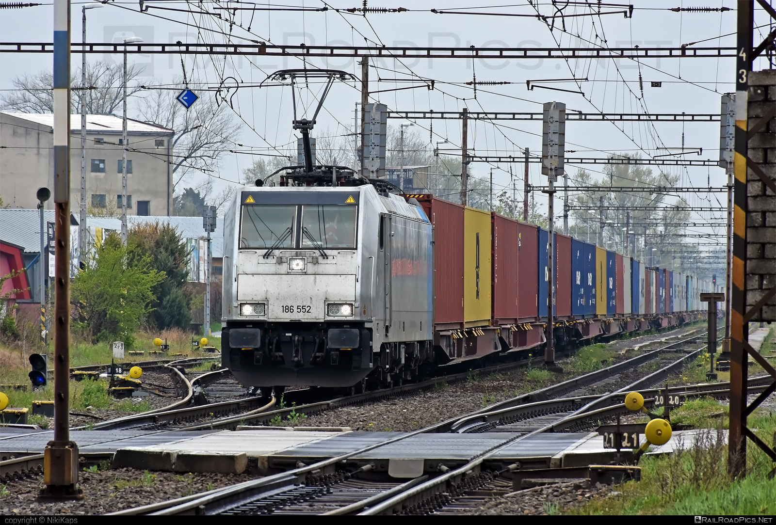Bombardier TRAXX F140 MS2 - 186 552 operated by METRANS Rail s.r.o ...