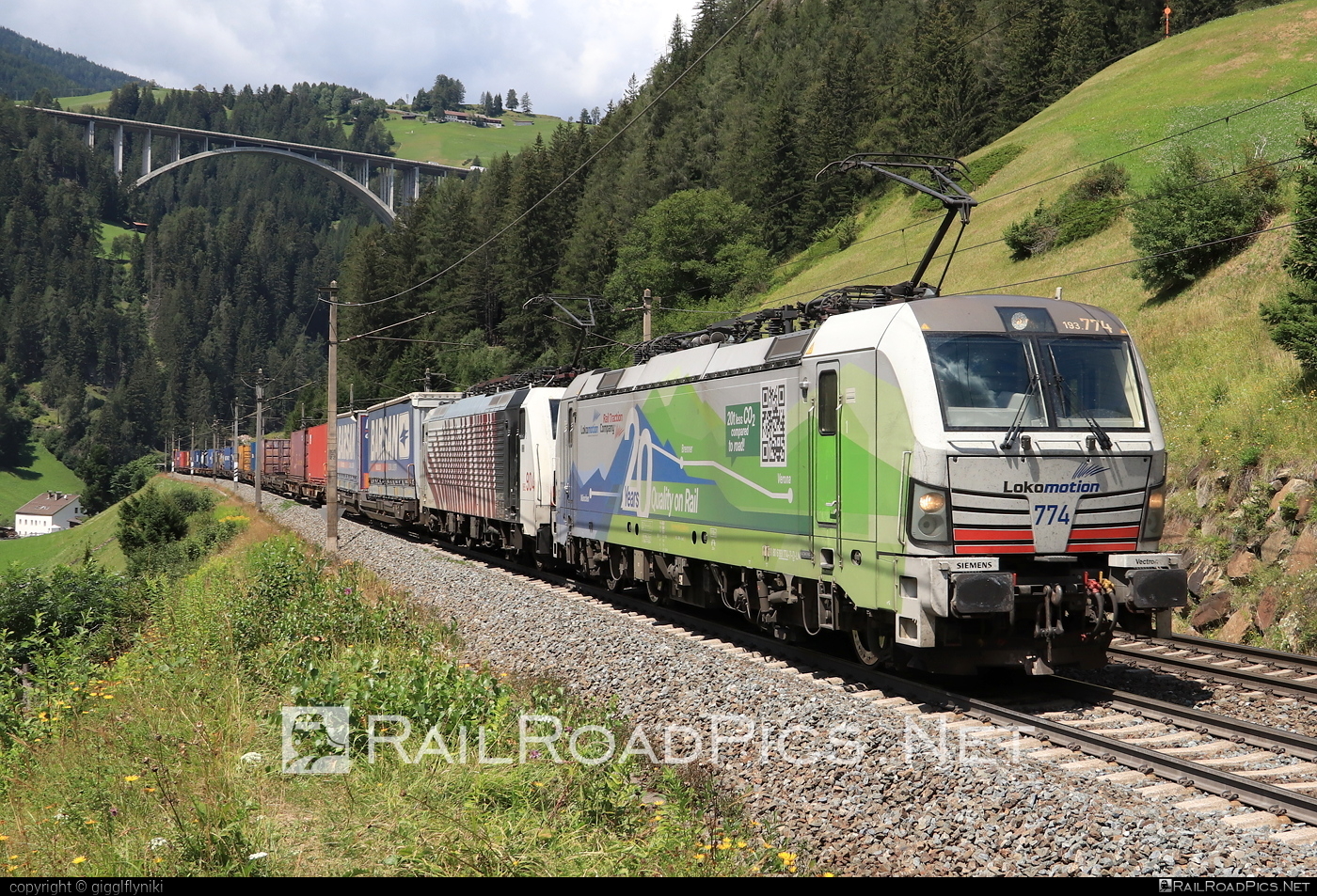 Siemens Vectron MS - 193 774 operated by Lokomotion Gesellschaft für ...