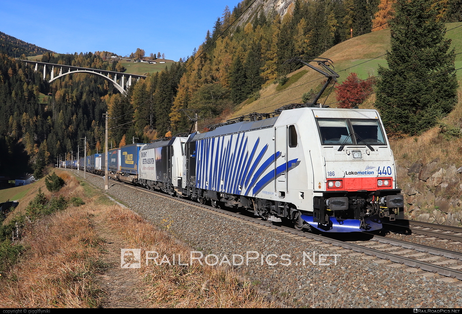 Bombardier TRAXX F140 MS2 - 186 440 operated by Lokomotion Gesellschaft ...