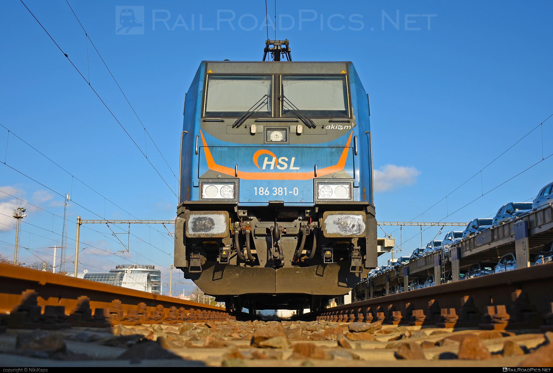 Bombardier TRAXX F140 MS - 186 381-0 operated by HSL Logistik GmbH ...