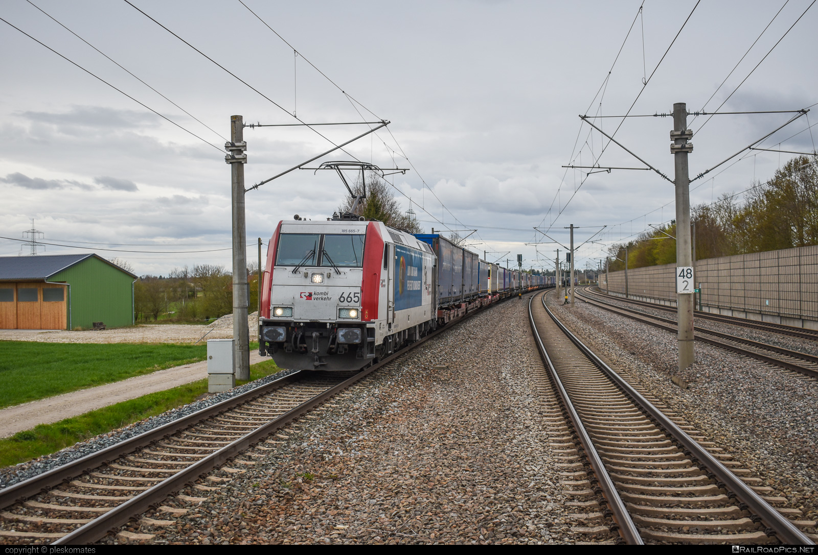 Bombardier TRAXX F140 AC2 - 185 665 operated by Lokomotion Gesellschaft ...