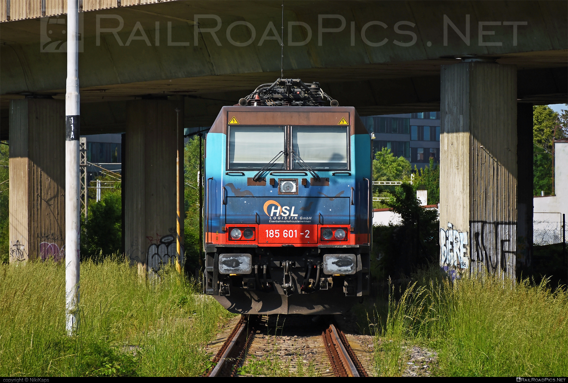 185 601-2 - Bombardier TRAXX F140 AC2 operated by HSL Logistik GmbH - # ...