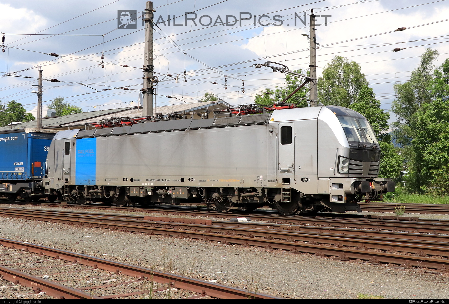 Siemens Vectron MS - 6193 093 operated by Lokomotion Gesellschaft für ...