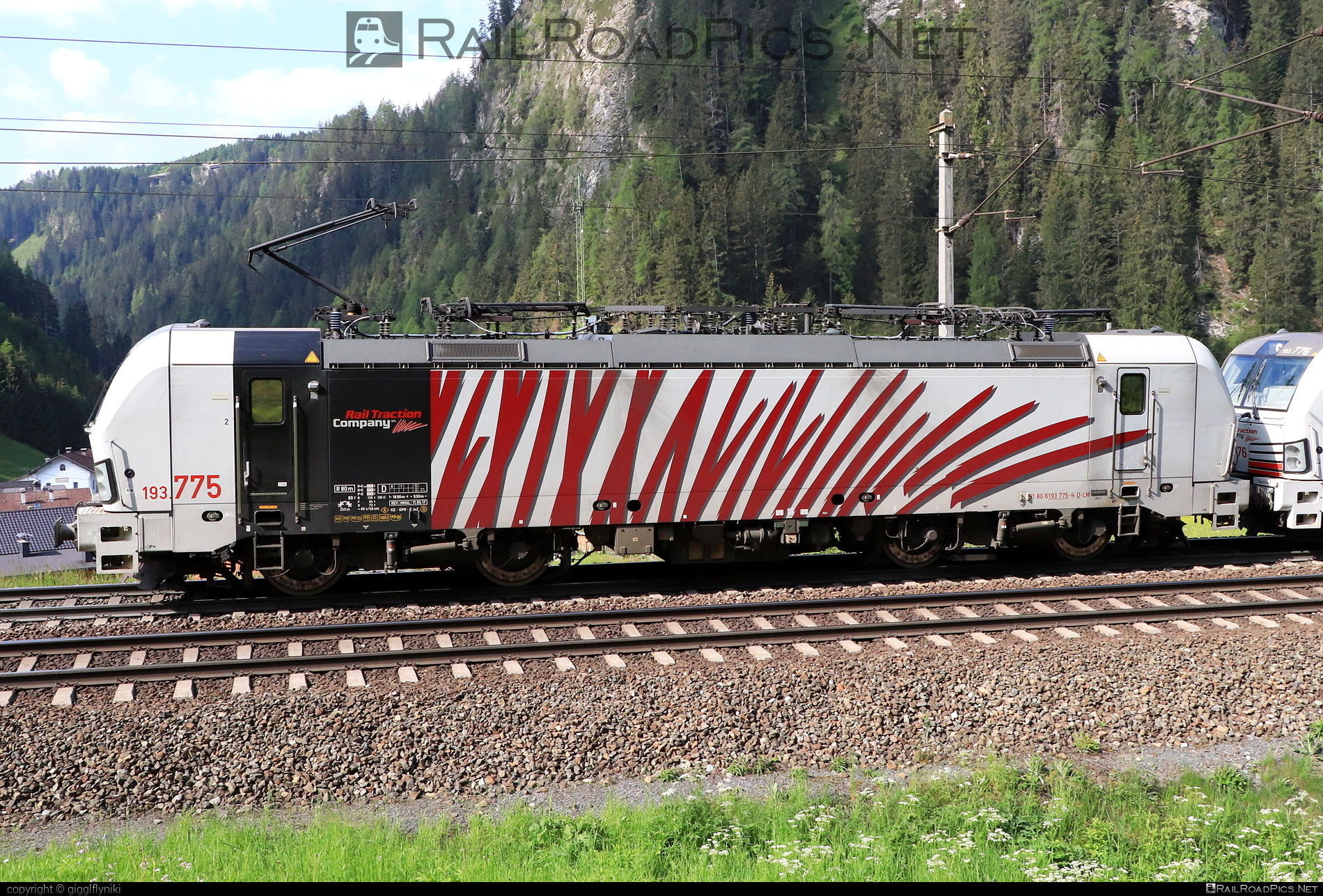 193 775 - Siemens Vectron MS operated by Rail Traction Company - # ...