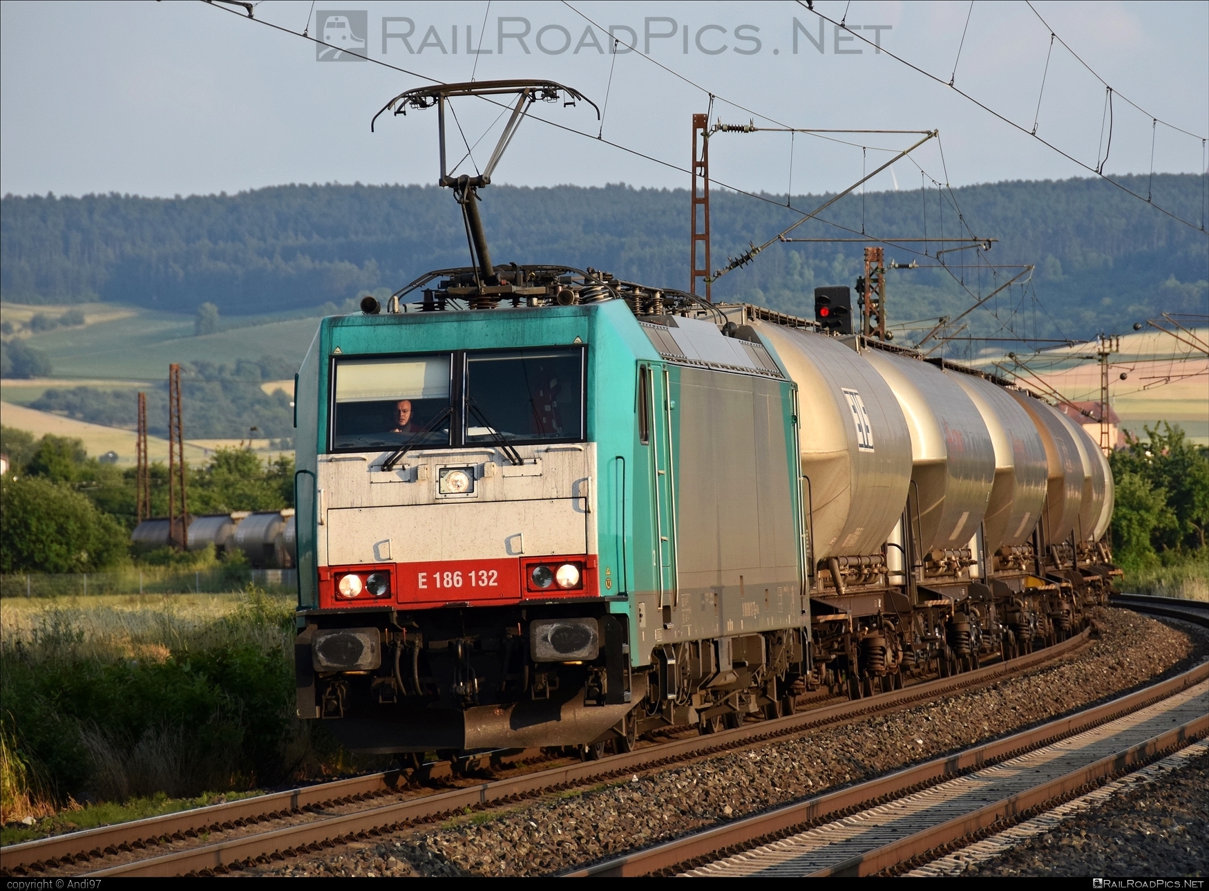 Bombardier TRAXX F140 MS - 186 132 operated by Crossrail Benelux nv ...