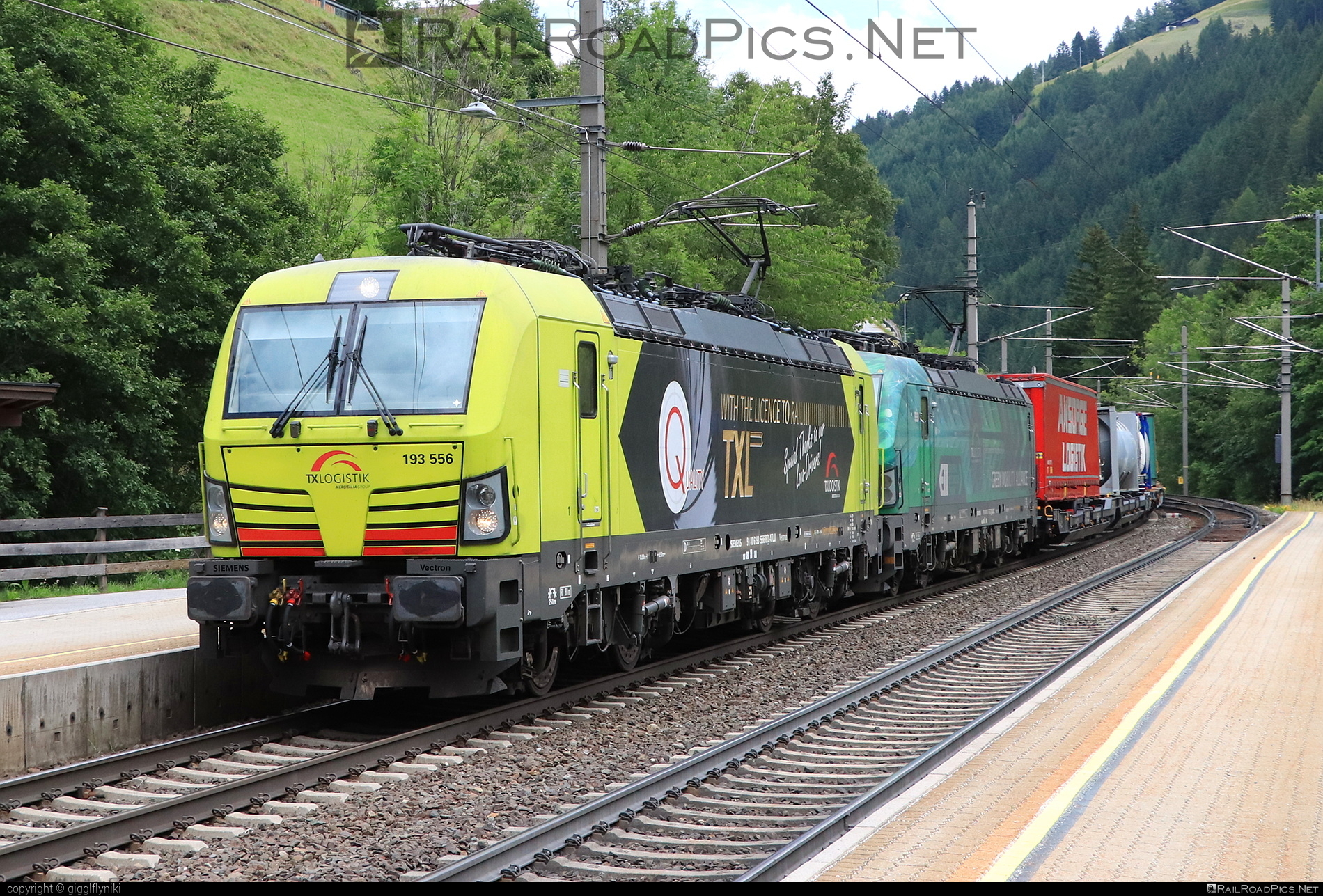 Siemens Vectron MS - 193 556 operated by TXLogistik taken by ...