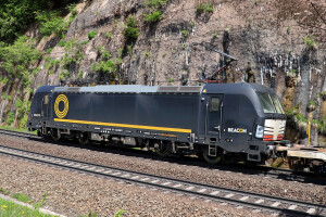 193 871 - Siemens Vectron AC operated by Lokomotion Gesellschaft für ...