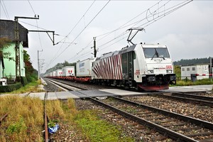 185 666 - Bombardier TRAXX F140 AC2 operated by Lokomotion Gesellschaft ...