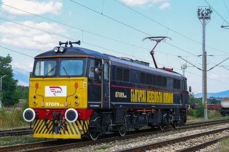 87 019 - BR Class 87 operated by Bulgarian Railway Company