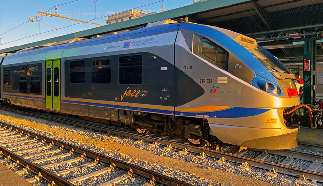 ETR 324.012 - Alstom Coradia Meridian (ETR.324) operated by Trenitalia ...