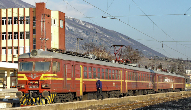 32 153.9 - RVR ER25 operated by Chemin de fer de l'Etat bulgare ...